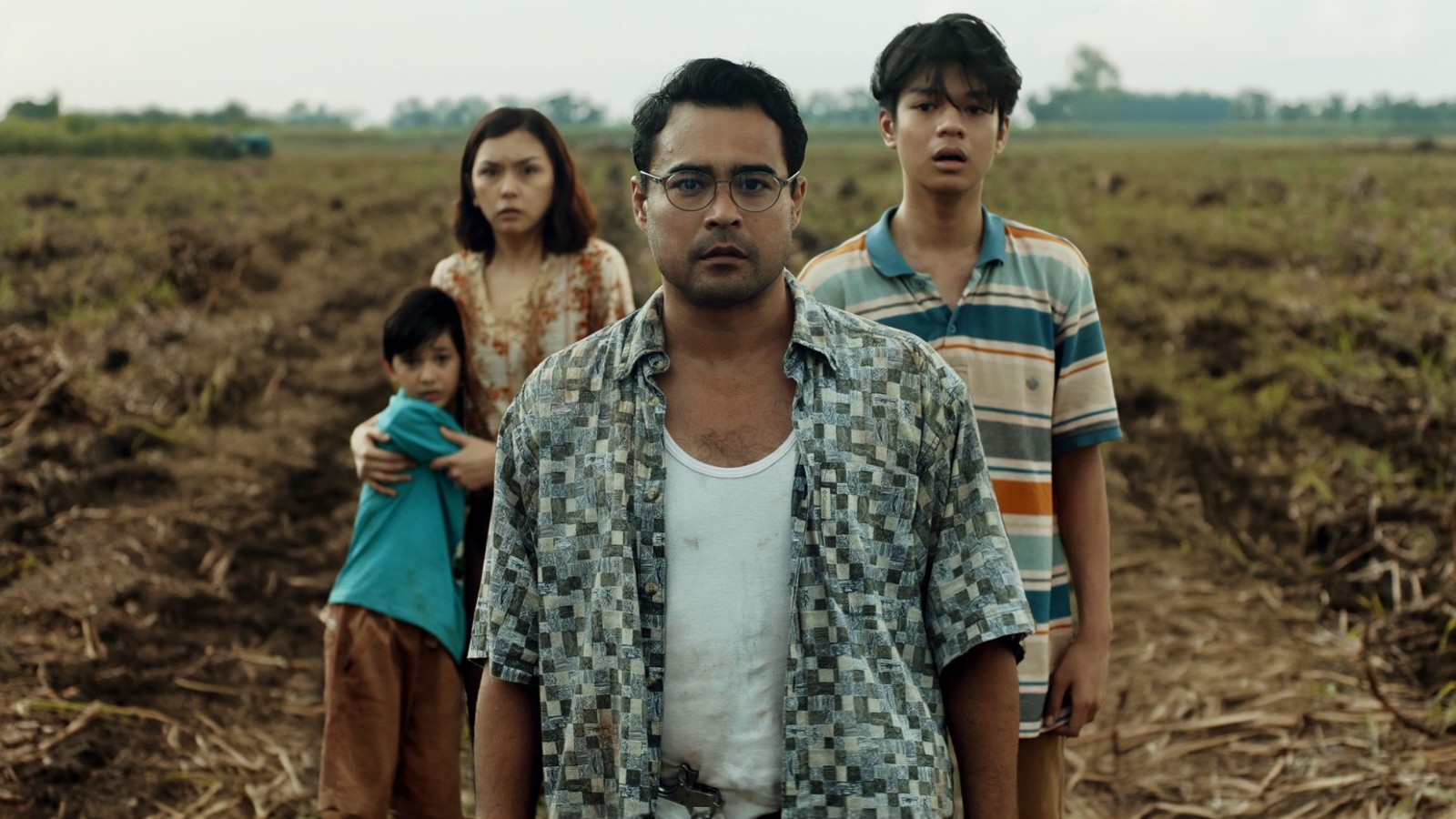 Explorando La Película De Terror De Netflix 'Outside', Que Te Mantendrá ...