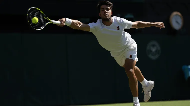 カルロス・アルカラズ対ジャンニク・シンナー2025ウィンブルドンファイナルの開始時刻は何時ですか