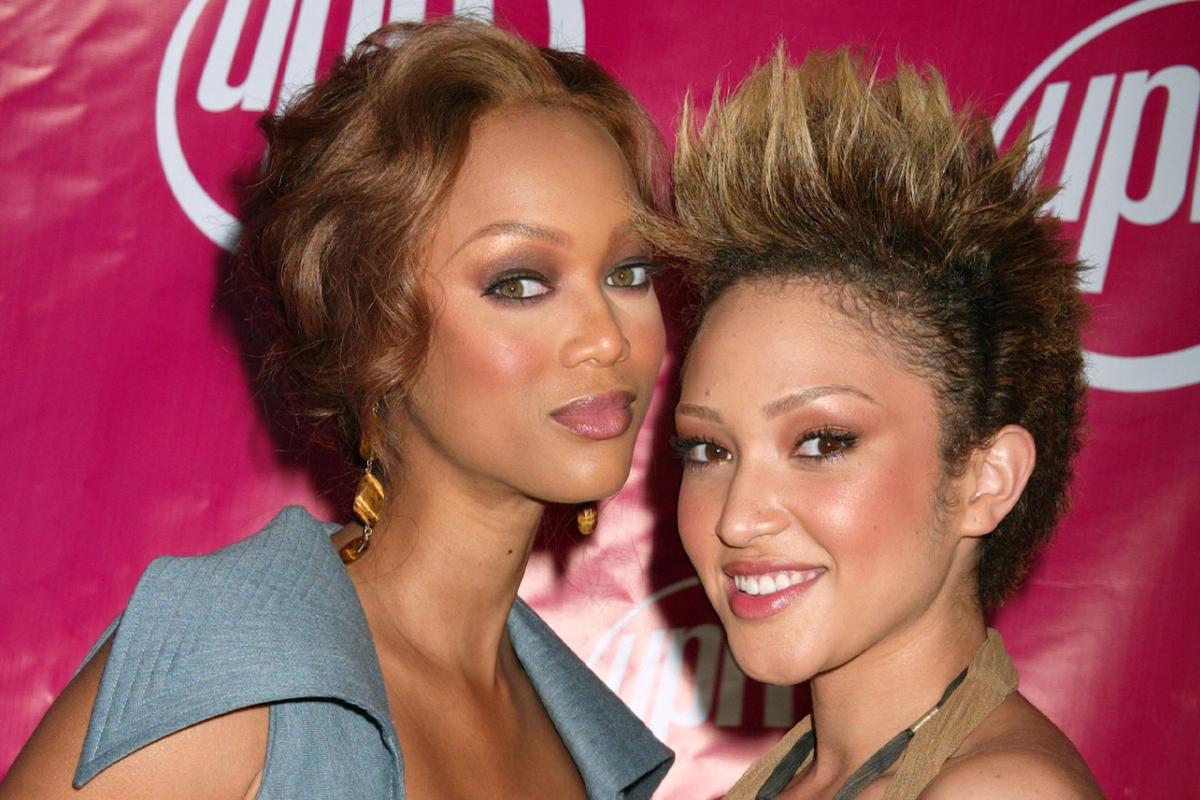 전 '아메리카 넥스트 톱 모델' 우승자 나이마 모라(Naima Mora)는 살이 찌고 머리를 깎은 후 포드 모델들이 그녀를 ...