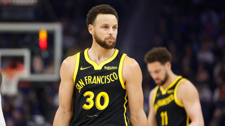 스테판 커리와 클레이 탐슨이 워리어스 홈 관중의 야유에 반응하다