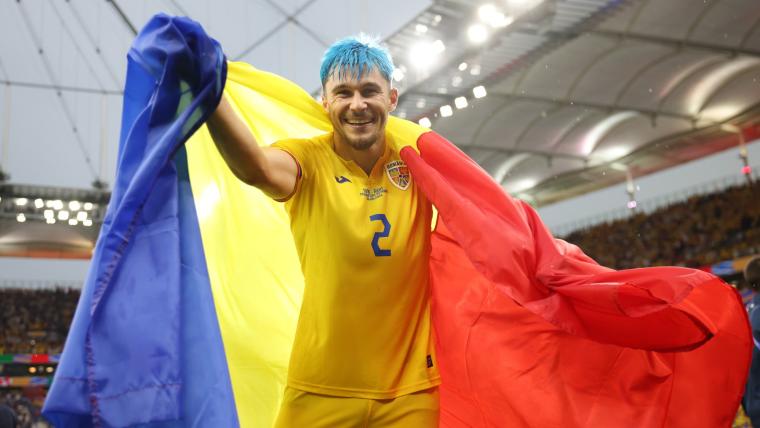 루마니아 선수 안드레이 라티우의 파란 머리가 유로 2024를 떠들썩하게 한다: 왜 수비수는 염색한 헤어스타일로 헤드라인을 장식한 ...