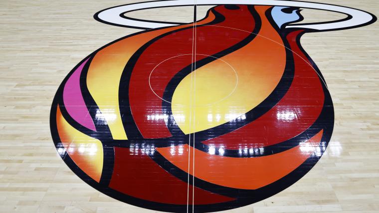 레이커스는 '잠재적으로 위험한 교환'을 통해 전 셀틱스 두 명을 인수할 것으로 예상됨 콜린 킨