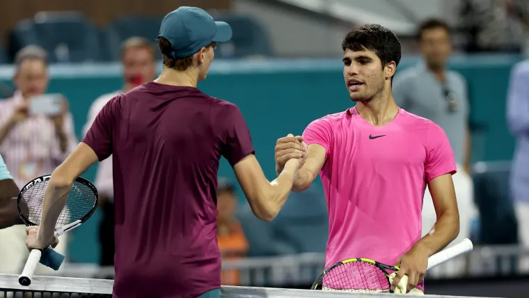 Carlos Alcaraz는 Jannik Sinner에게 World No. 1의 도핑 금지 Drew Bishop에서의 귀환