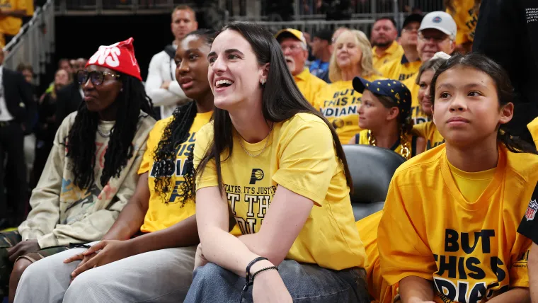 케이틀린 클락, 레지 밀러, 25년 만에 페이서스의 첫 홈 결승전을 더 축하합니다. 다니엘 마더