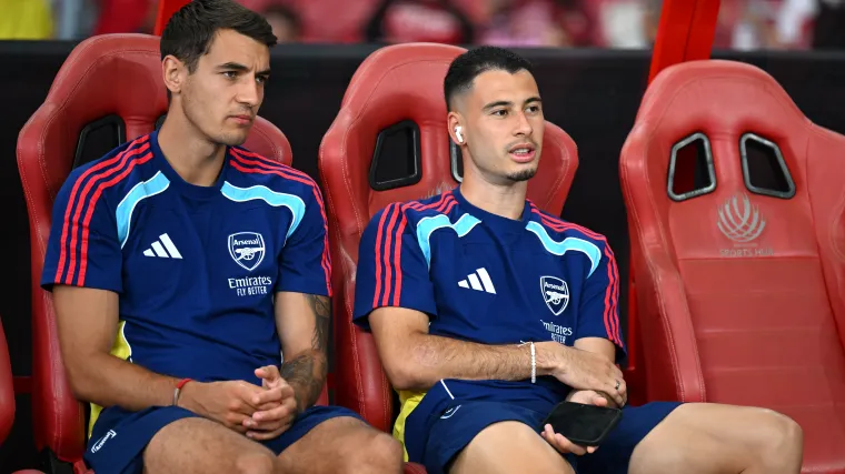 깜짝 여름 이적에서 유벤투스 아이 아스날 수비수